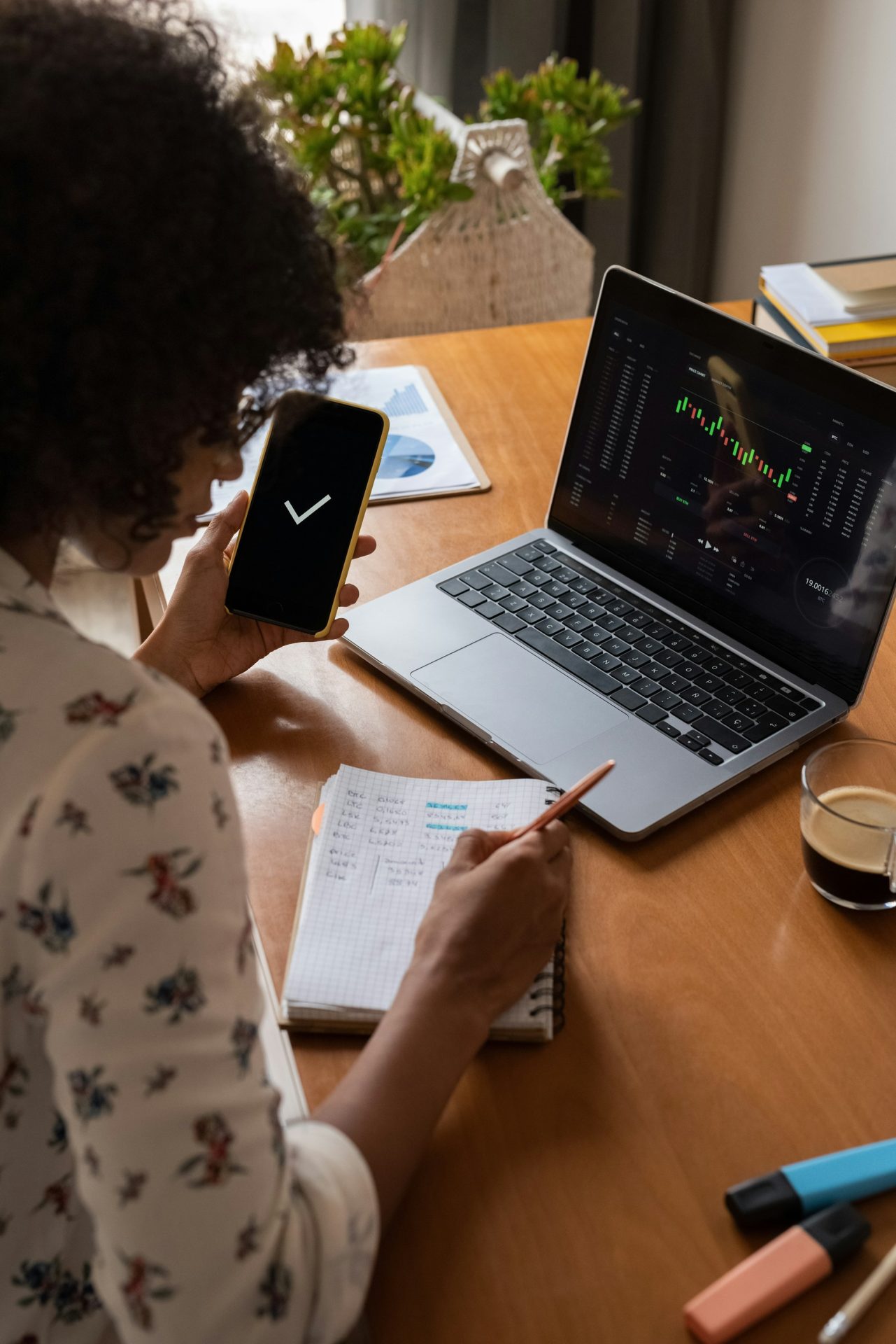 How to Close the Investing Confidence Gap for Women | ABC Money